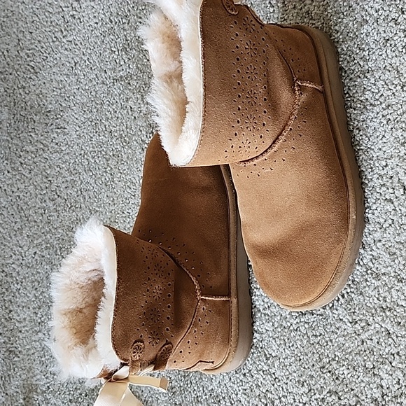 UGG | Shoes | Ugg Womens Dae Sunshine Perf Chestnutsuede Boots | Poshmark